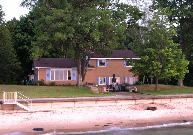 $899,999; 3 bedrooms; 2 baths; multi-level; 2155 sq ft; 0.8 acres